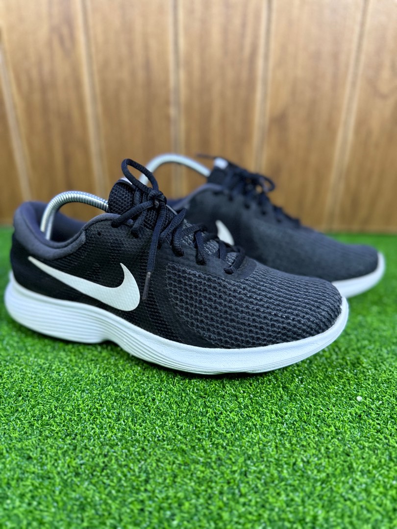 Nike Revolution 9UK 28 CM, Men's Fashion, Footwear, Sneakers on Carousell
