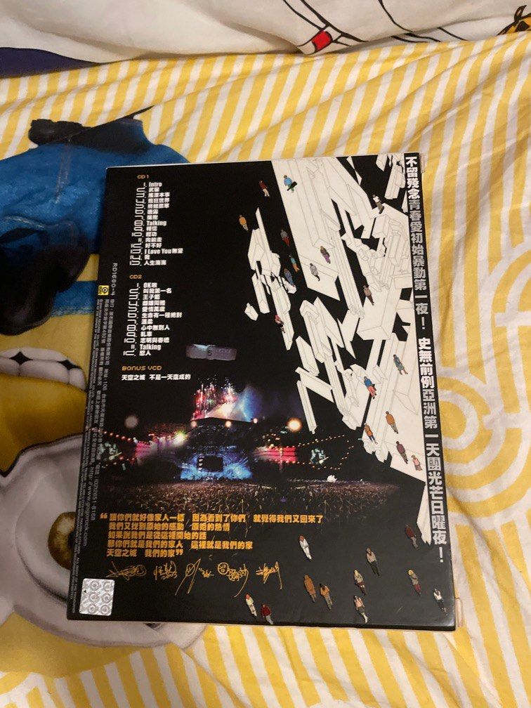 五月天 天空之城復出演唱會40000人現場全紀錄 (2 CD + VCD), 興趣及遊戲, 音樂、樂器 & 配件, 音樂與媒體 - CD 及 DVD - Carousell