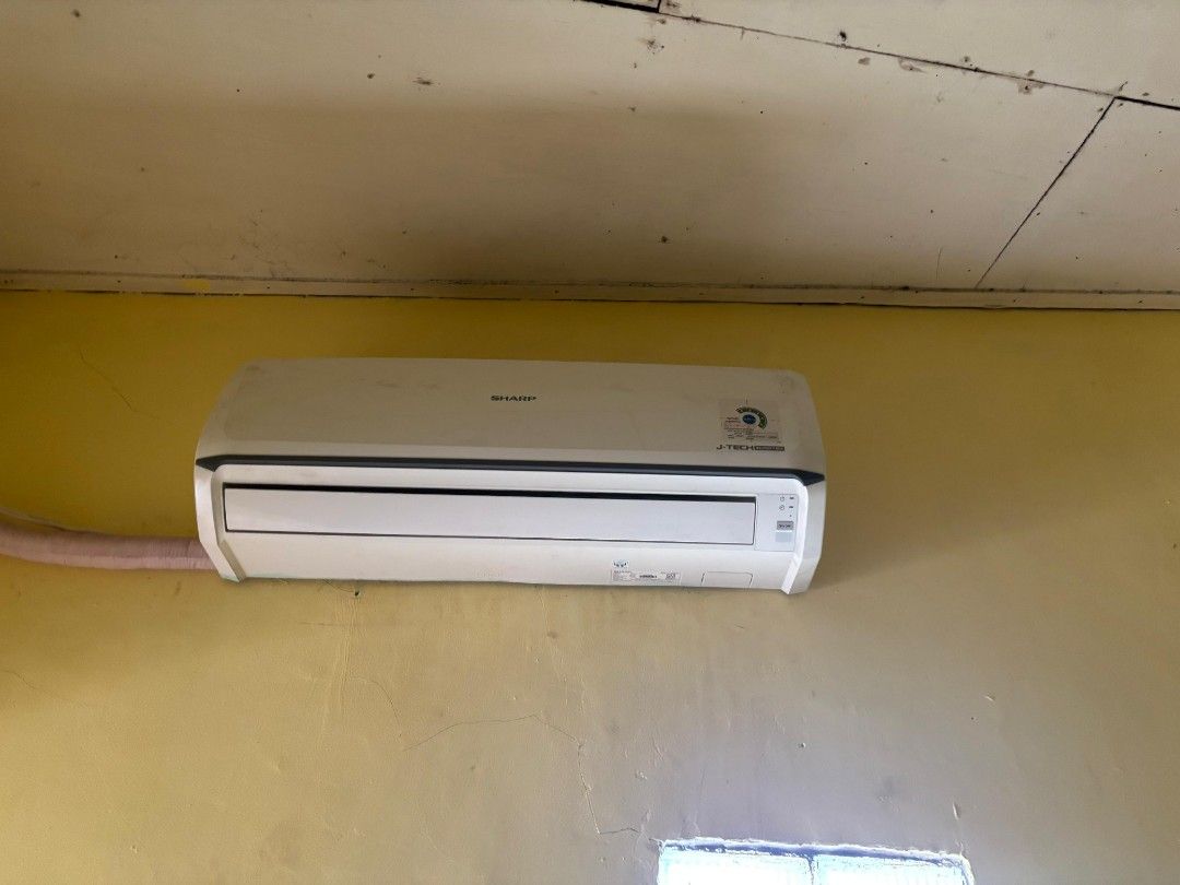 AC Sharp 1 PK bekas, Elektronik, Lainnya di Carousell