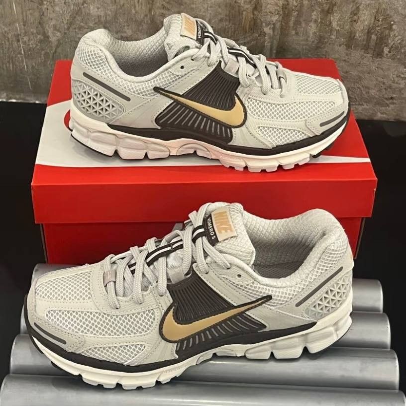 Nike Zoom Vomero 5 Summit White Pure Platinum/ Light Bone Ironstone ...