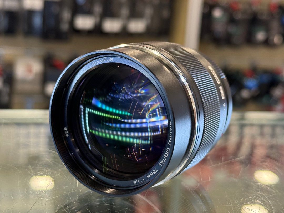 USED-Olympus 75mm F1.8 ED m.zuiko lens with LENS HOOD ( LH-61F) 99% ...