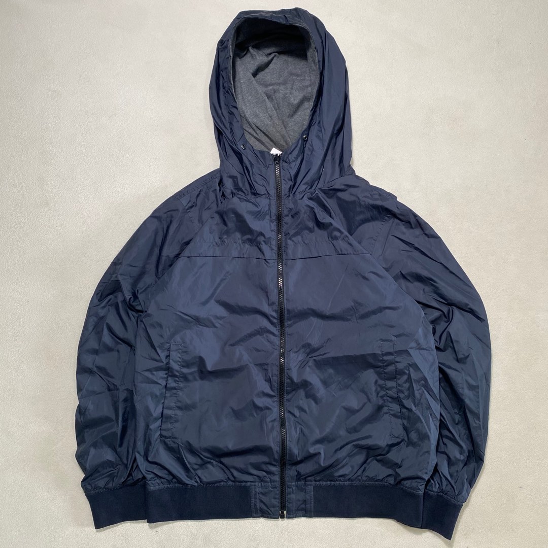 Jaket UNIQLO, Fesyen Pria, Pakaian , Atasan di Carousell