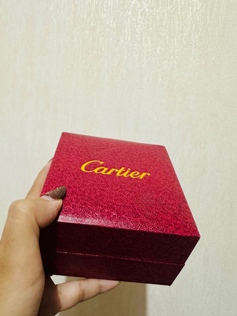 Kotak Jam Cartier, Fesyen Wanita, Aksesoris di Carousell