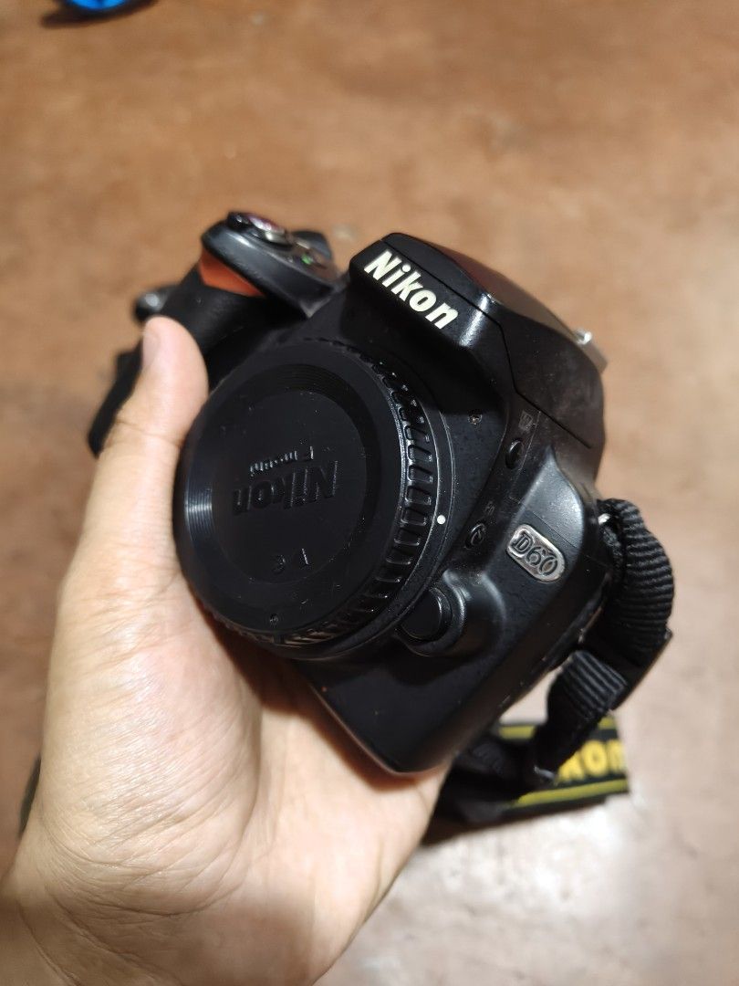 Nikon d3000 Vignet Lcd and Nikon D60 ( No Flash ), Photography, Cameras on Carousell