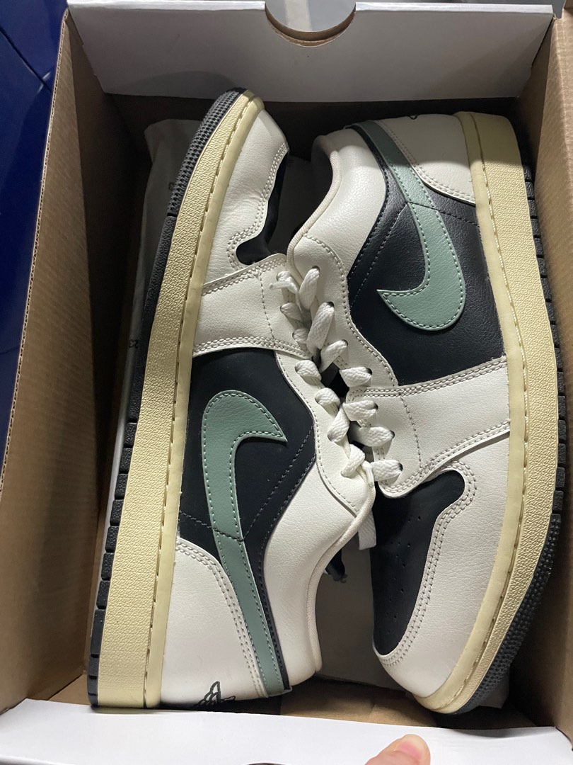 Wmns Air Jordan 1 Low 'Anthracite and Jade Smoke', Men's Fashion ...