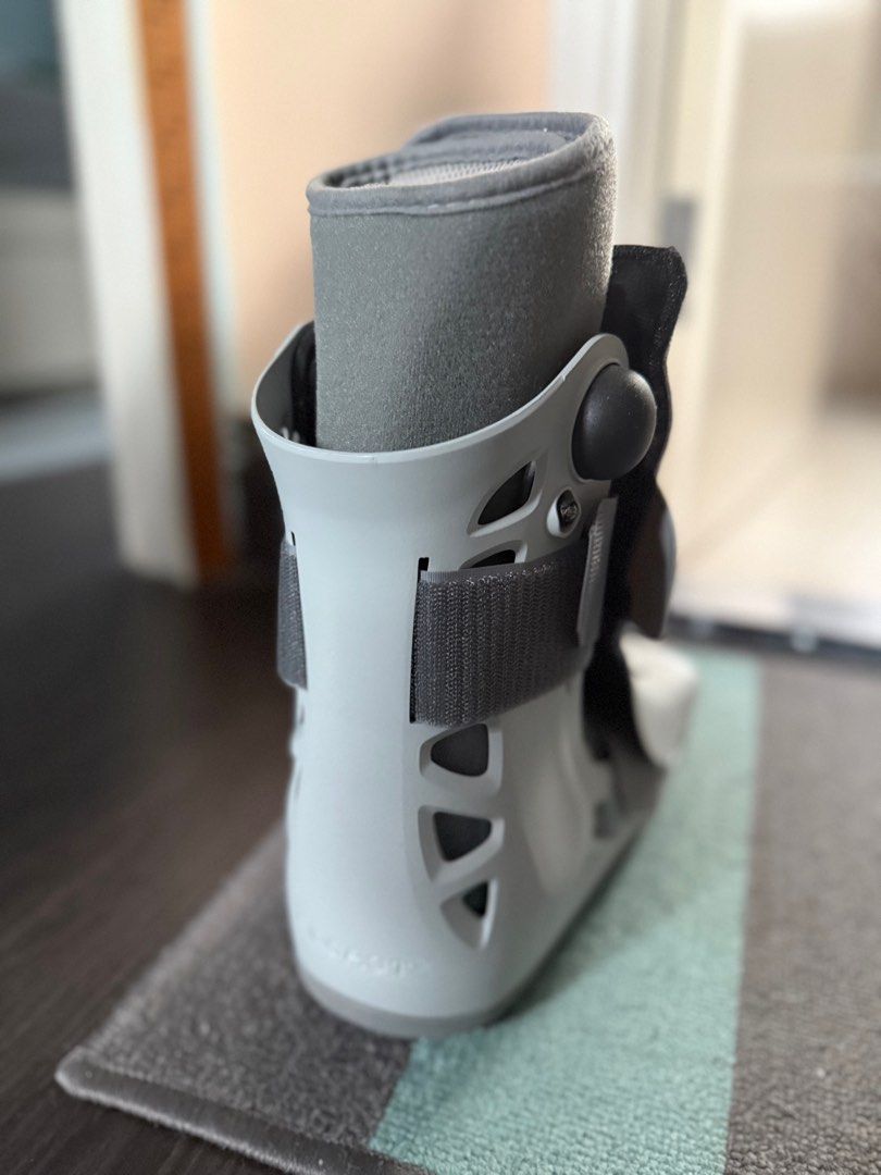 Aircast Walking Boot Medical 骨折扭傷助行鞋, 健康及營養食用品, 醫療用品和工具 - Carousell