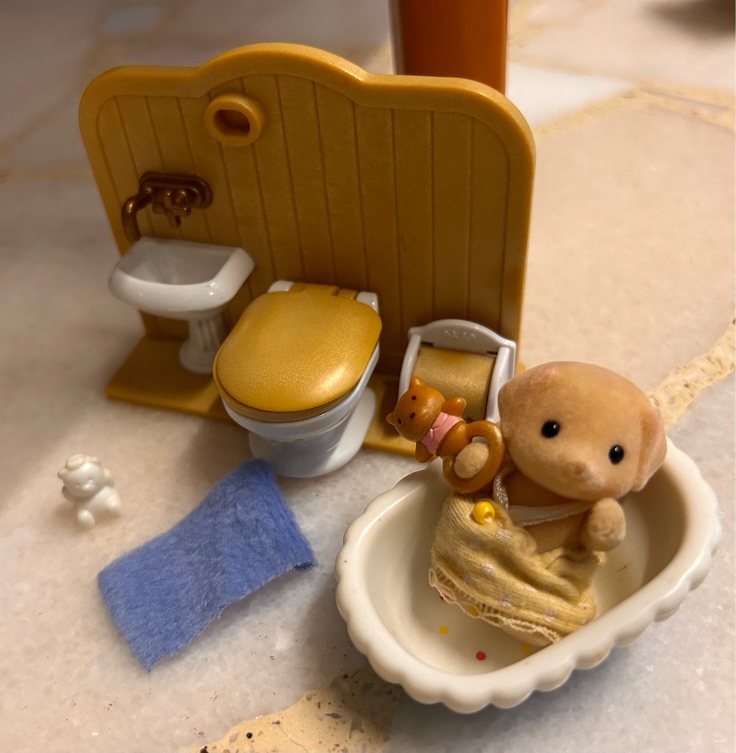 Calico Critters Bathroom Set with Baby, Hobbies & Toys, Toys & Games on ...