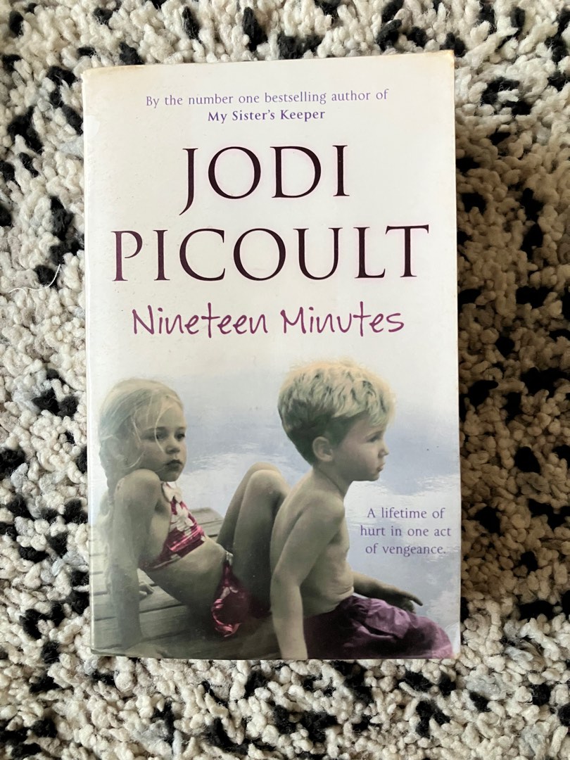 Jodi Picoult - Nineteen Minutes, Hobbies & Toys, Books & Magazines ...