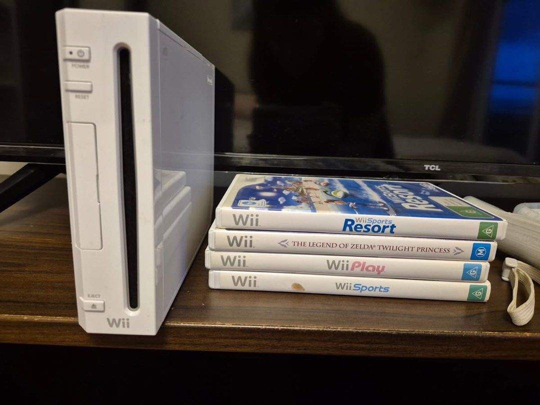 Nintendo Wii RVL-001 1st Gen + Accs, Video Gaming, Video Game Consoles ...