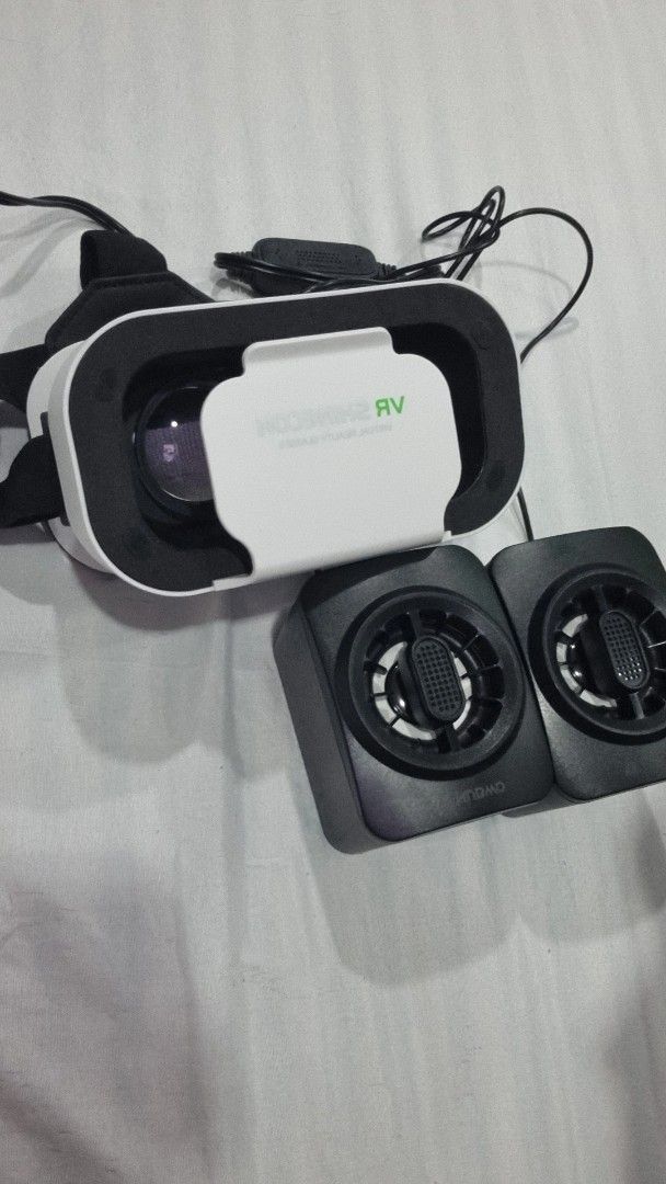 VR Headset with Speakers, Audio, Headphones & Headsets on Carousell