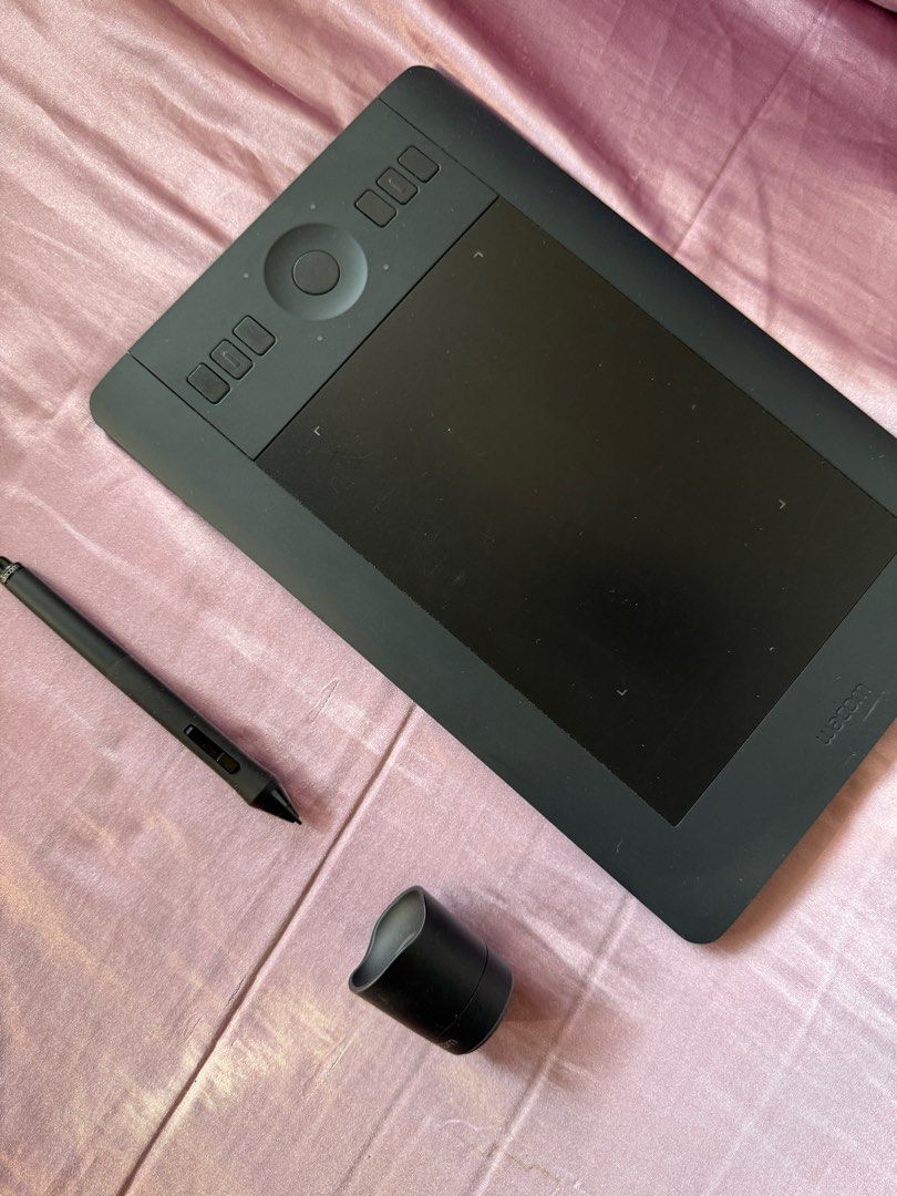 Wacom Intuos Pro Small, Mobile Phones & Gadgets, Other Gadgets on Carousell