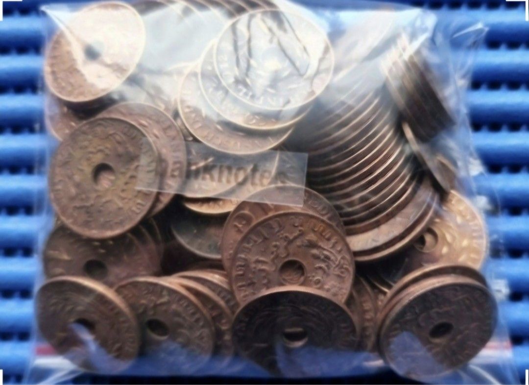 5X 1945 Nederlandsch Indie Queen Wilhelmina 1G Bronze Coin with Centre ...