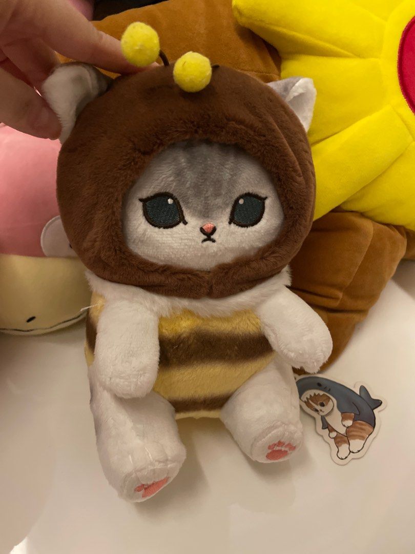 MOFUSAND BNWT cat costume holding fish and bee costume, Hobbies & Toys ...