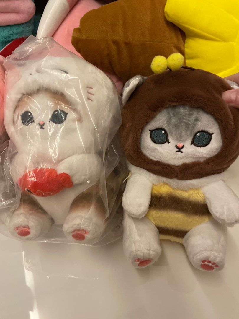 MOFUSAND BNWT cat costume holding fish and bee costume, Hobbies & Toys ...