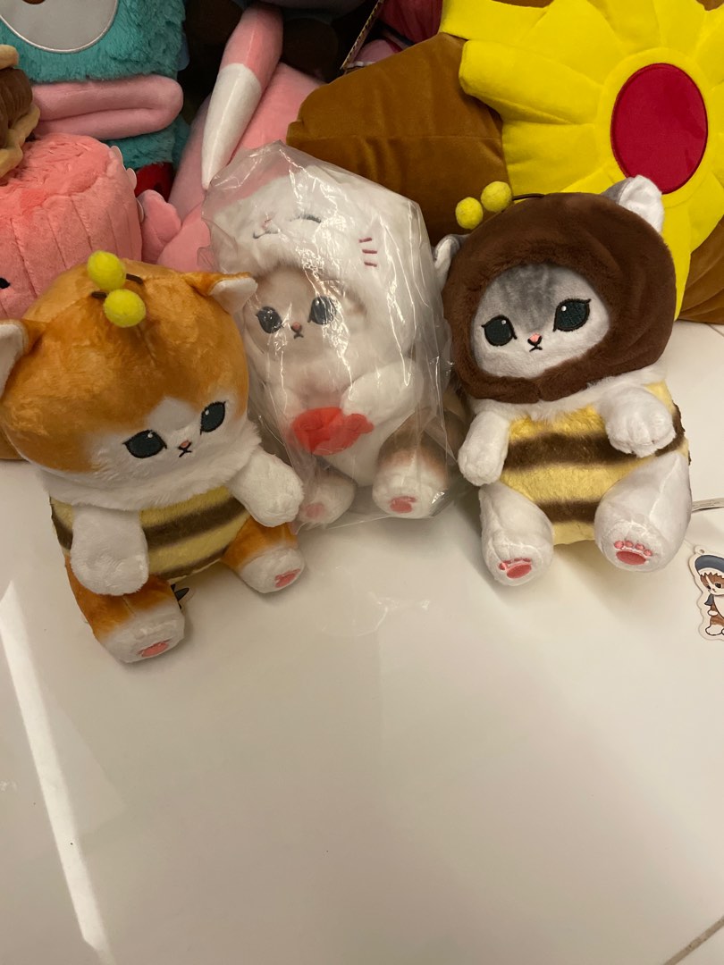 MOFUSAND BNWT cat costume holding fish and bee costume, Hobbies & Toys ...
