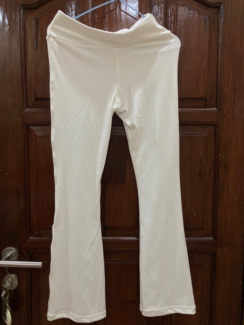 Celana olahraga legging cutbray/flare putih, Fesyen Wanita, Pakaian ...