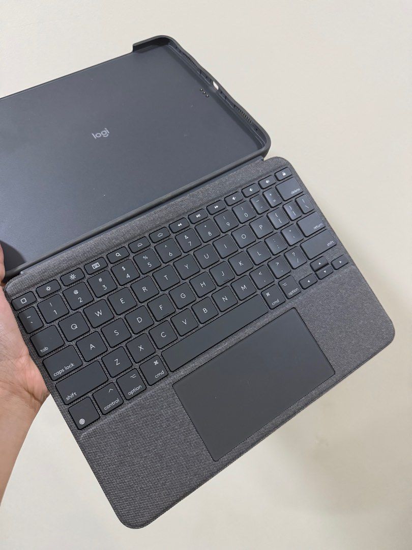 Logitech Combo Touch iPad Air (5th gen) Keyboard Case, Mobile Phones ...