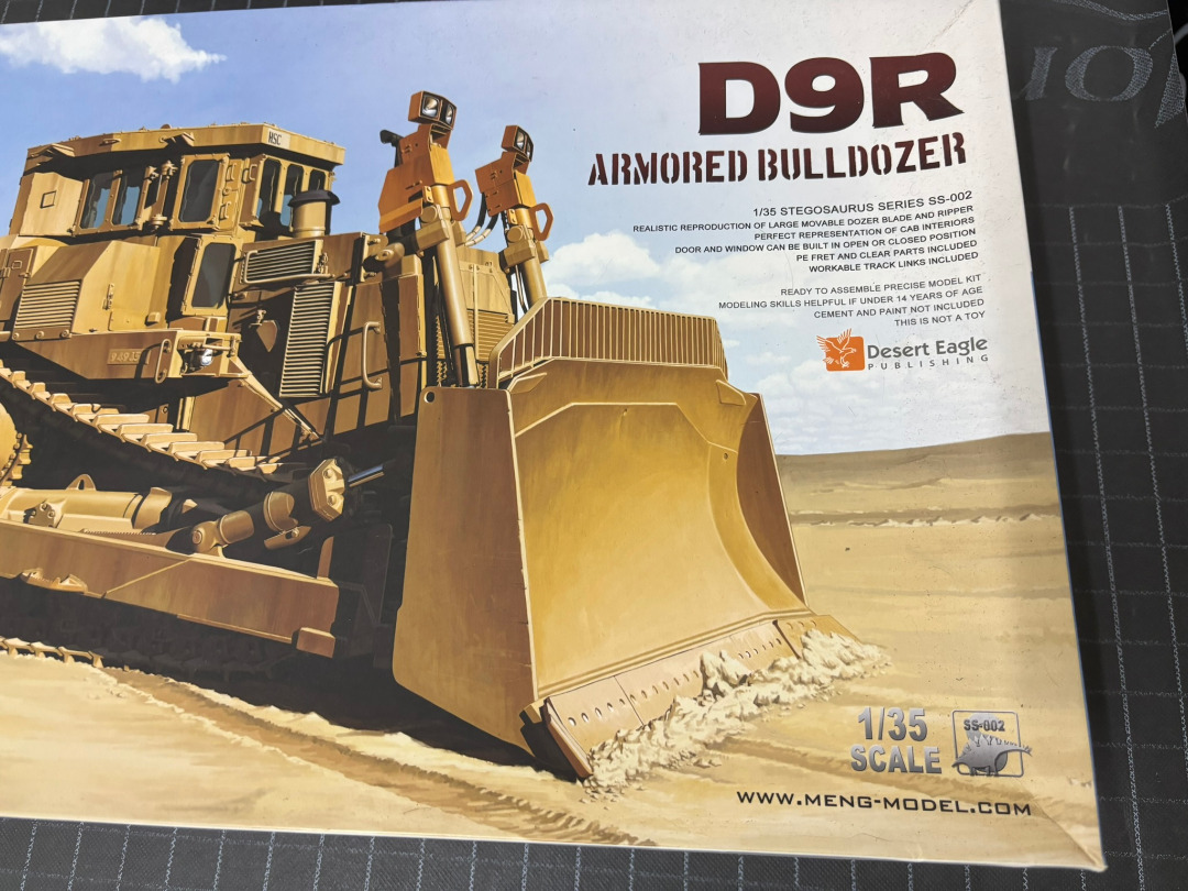 Meng D9R Armored Bulldozer 1/35 Scale, Hobbies & Toys, Toys & Games on ...