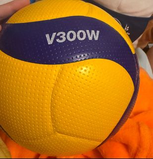 （有貨）v300w Mikasa 排球 $200/1 包順豐 另外有 v200w $220/1, 運動產品, 運動與體育, 運動與體育 ...