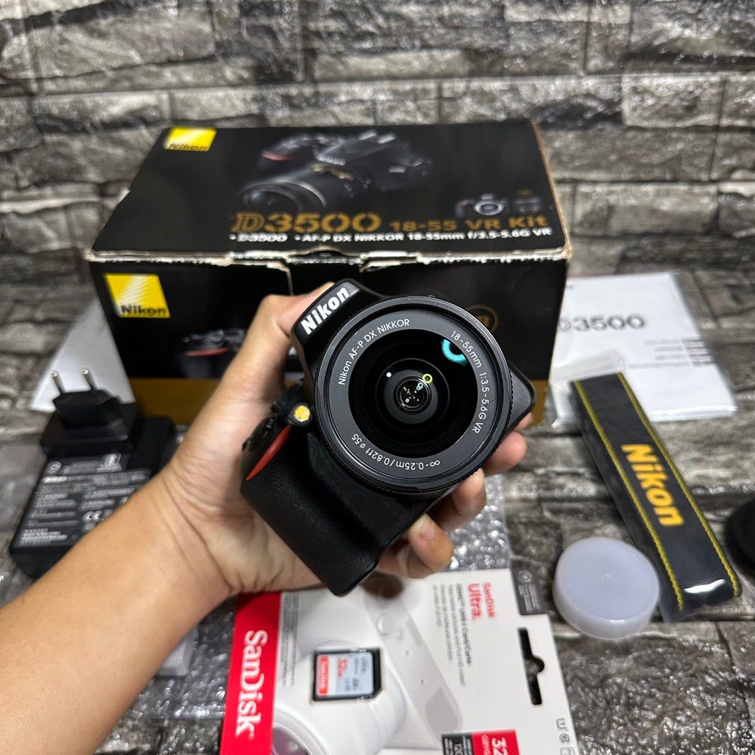 Nikon D3500 w/ Nikon AF-P DX 18-55mm f/3.5-5.6G VR Kit, Photography ...