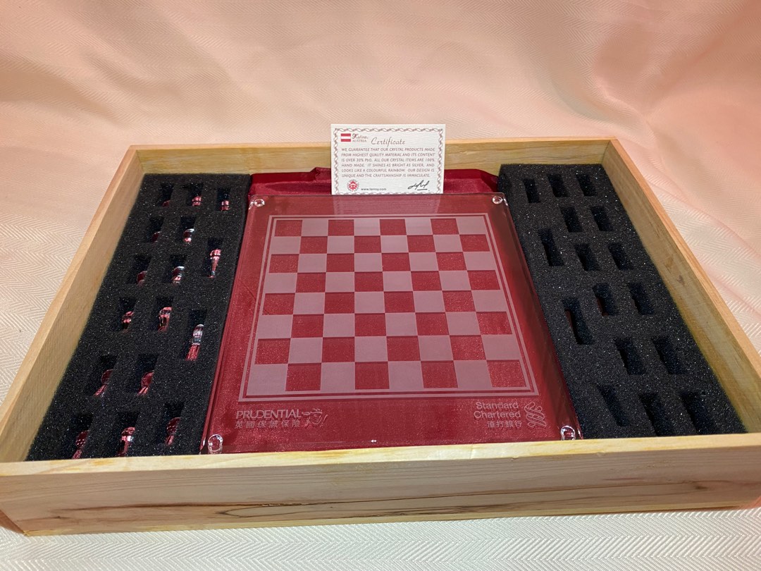 保誠渣打水晶象棋 Prudential Standard Chartered Crystal Chess Set, 興趣及遊戲, 玩具 ...
