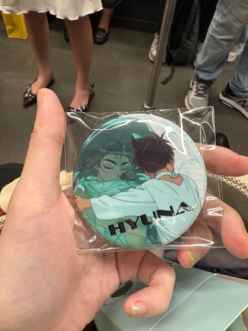 Alien stage Hyuna,Mizi and Luka badges, Hobbies & Toys, Memorabilia ...