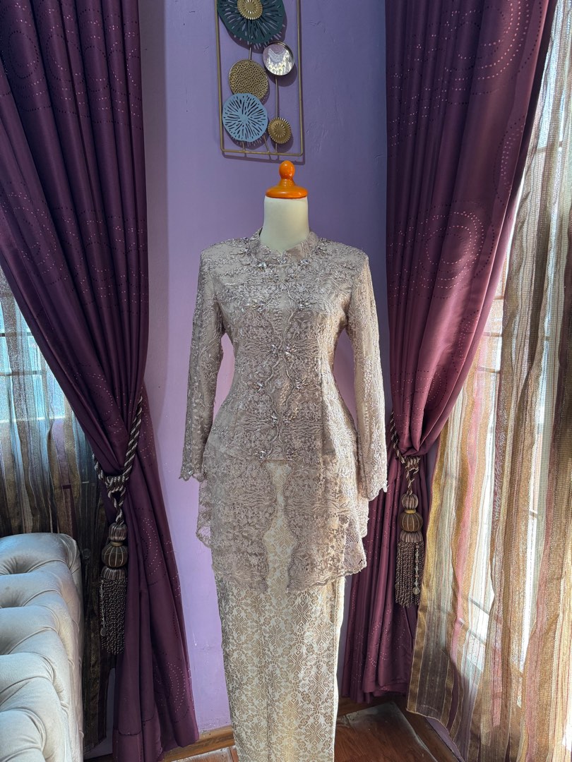Kebaya + songket | kebaya modern wisuda | kebaya akad/tunangan | kebaya ...