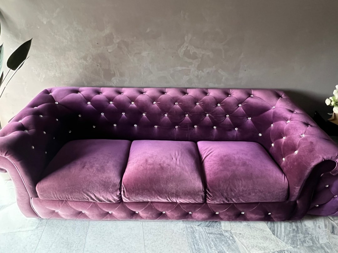 Sofa Chesterfield Baldu Eksklusif, Furniture & Home Living, Furniture ...