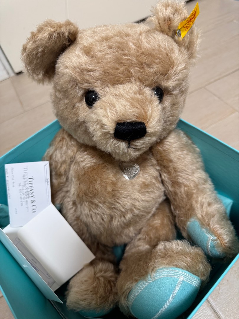 Tiffany & Co. Steiff Large RTT Love Teddy Bear, 興趣及遊戲, 玩具 & 遊戲類 - Carousell