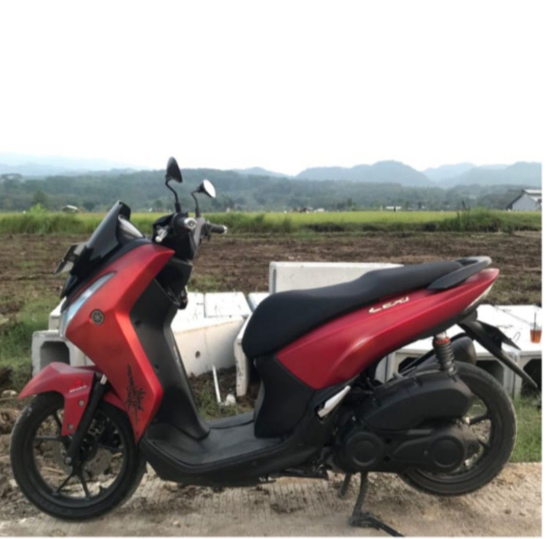 YAMAHA LEXI 125, Merah. Type standard, tahun 2019, Motor di Carousell