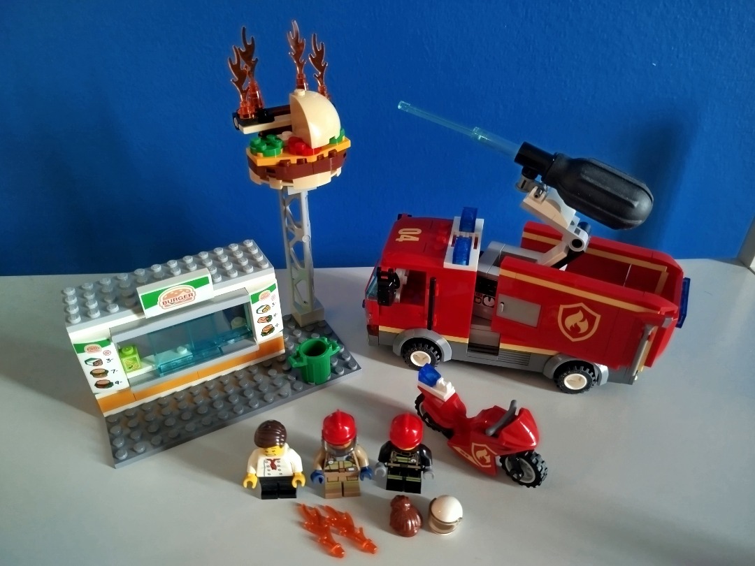 LEGO 60214 Burger Bar Fire Rescue, Hobbies & Toys, Toys & Games on ...