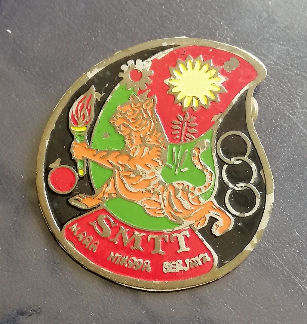 LENCANA BESI SEKOLAH MENENGAH TUN TUAH (SMTT), Hobbies & Toys ...