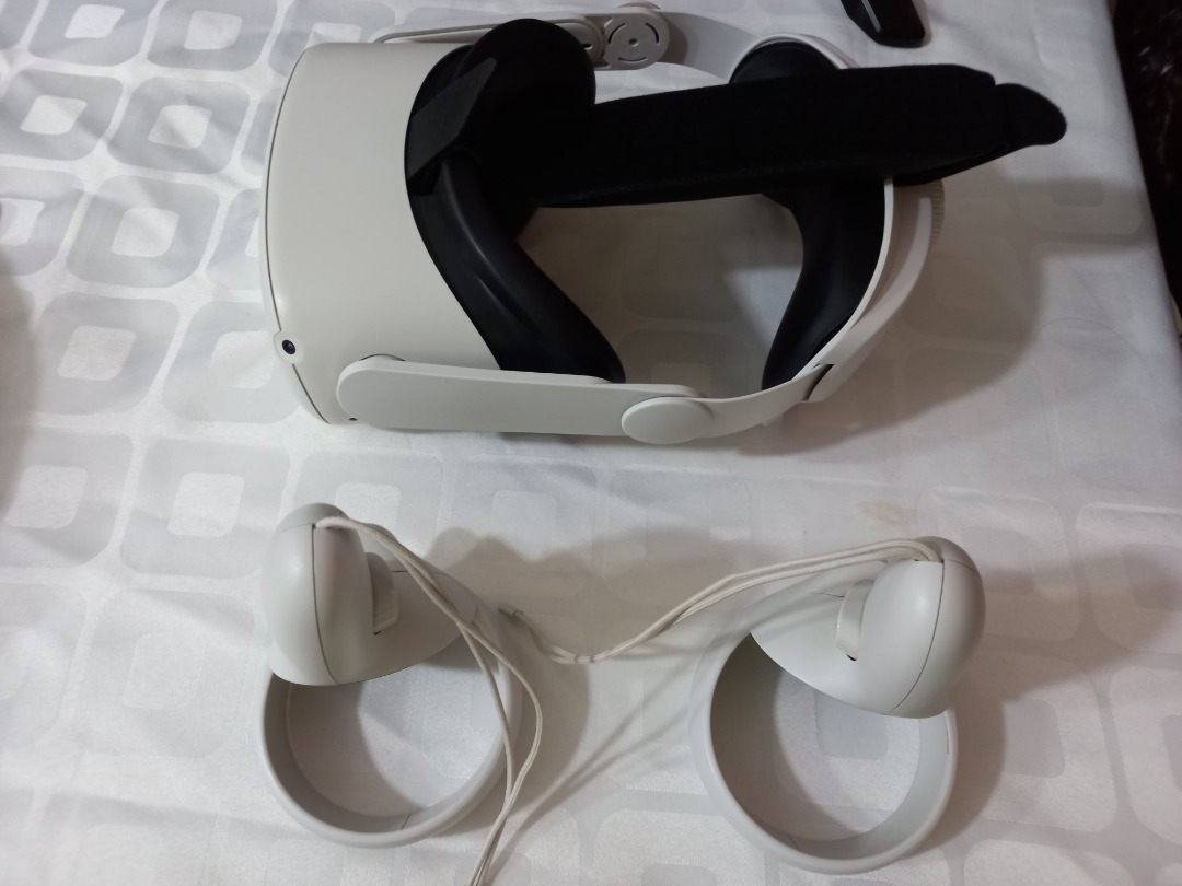 Meta Quest 2 VR Headset (Price Negotiable), Video Gaming, Video Game ...