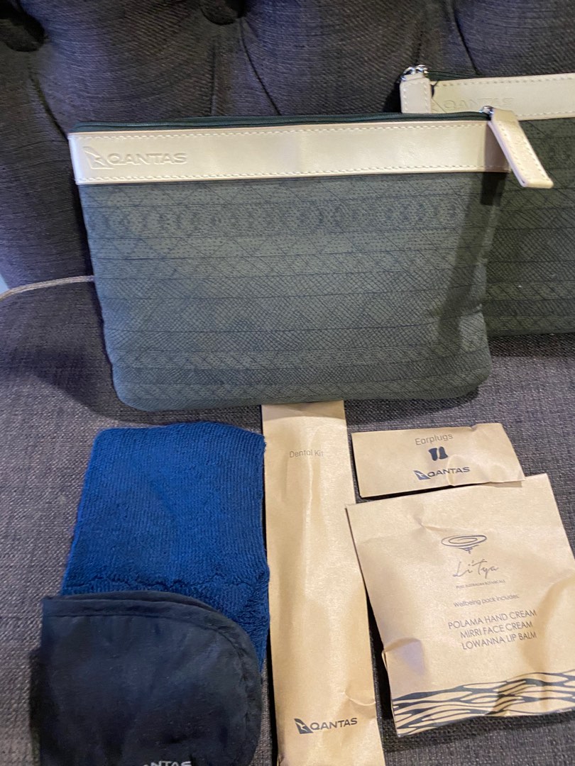 Qantas Business Class Amenity Kit, Women's Fashion, Bags & Wallets ...