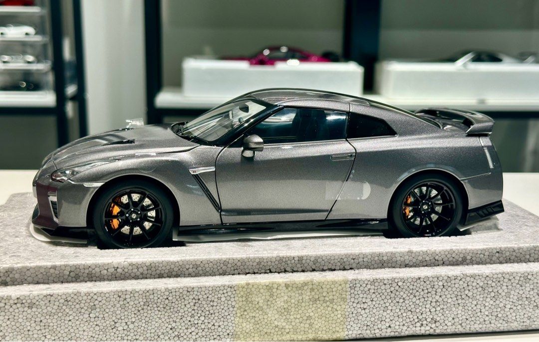 1/18 Motorhelix Nissan R35 GTR T-Spec Track Edition Engineered by Nismo 2020 Dark Metal Grey ...