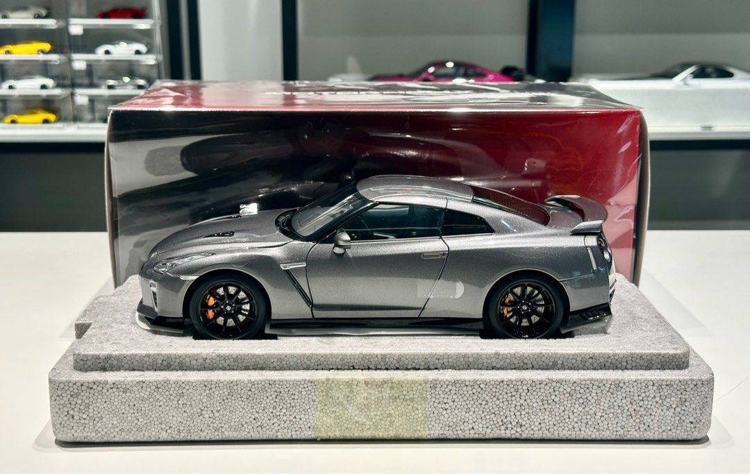 1/18 Motorhelix Nissan R35 GTR T-Spec Track Edition Engineered by Nismo 2020 Dark Metal Grey ...