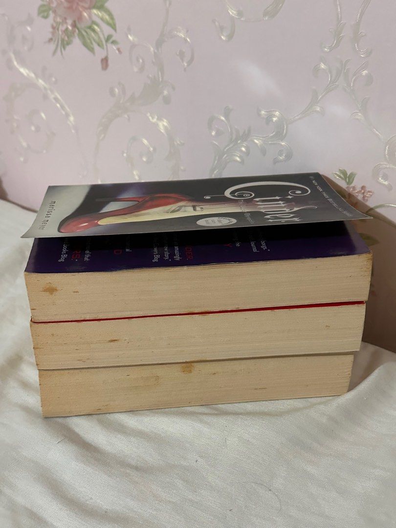 Cinder - Scarlet - Cress (The Lunar Chronicles) by Marissa Meyer ...