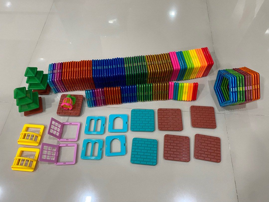 Magformers Magnetic Building Blocks Set with Model Booklet - over 100 ...