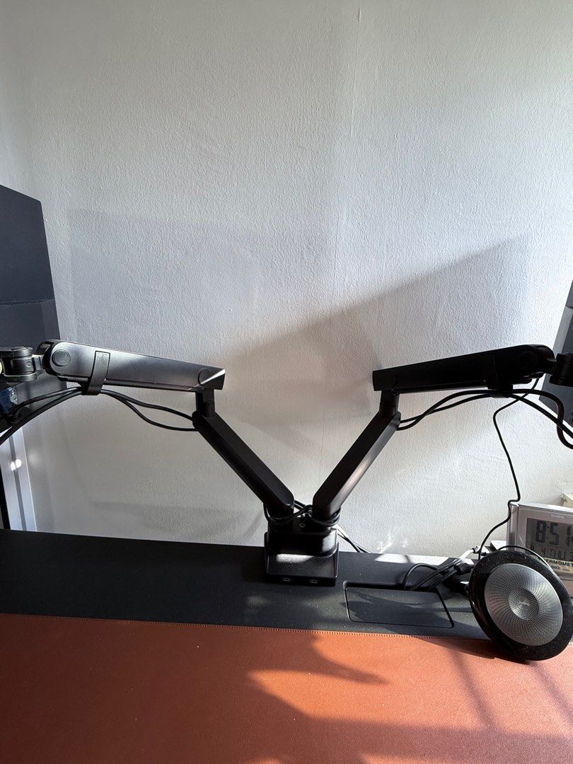 Omnidesk Classic Ergo Curve Black Desk 1.5m + Two 27 Inch Lenovo LED ...