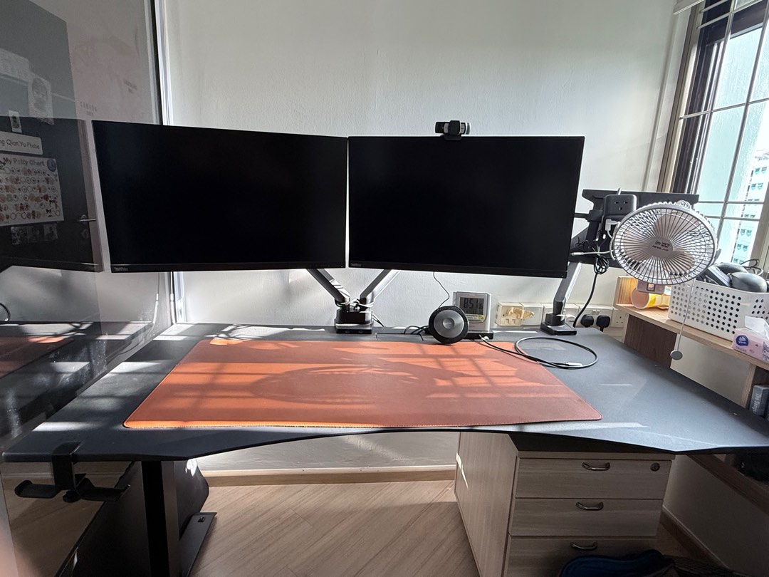 Omnidesk Classic Ergo Curve Black Desk 1.5m + Two 27 Inch Lenovo LED ...