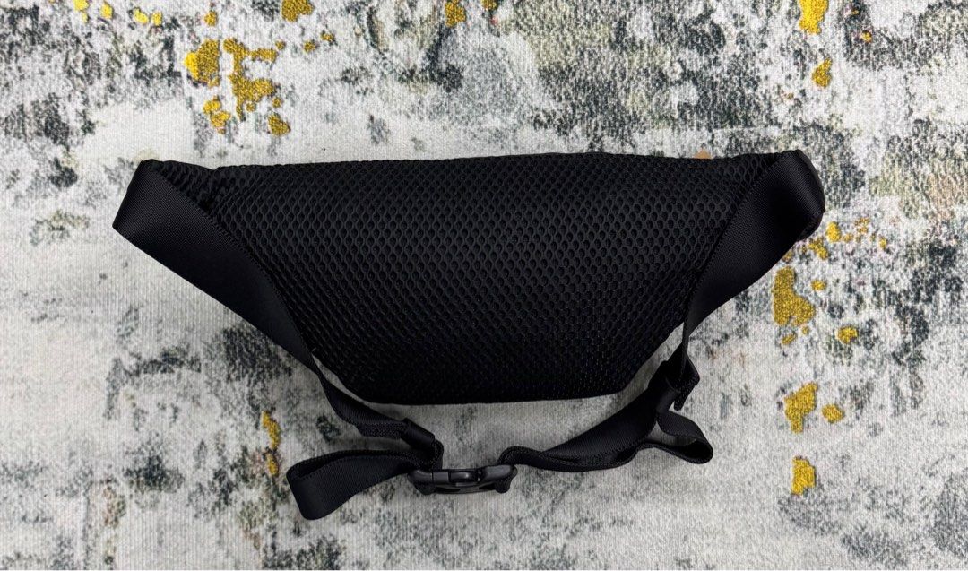 Original Beanpole Pouch/Waist Bag, Men's Fashion, Bags, Sling Bags on ...
