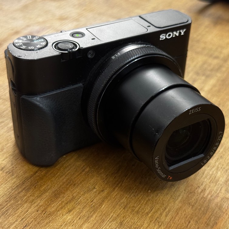 SONY RX100 M5, Photography, Cameras on Carousell