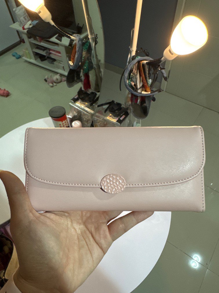 MINISO WALLET, Fesyen Wanita, Tas & Dompet di Carousell