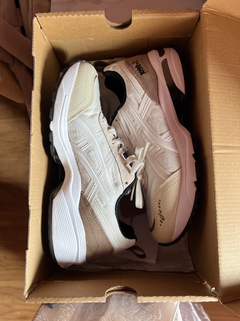 Asics Gel 1090 v2, Women's Fashion, Footwear, Sneakers on Carousell