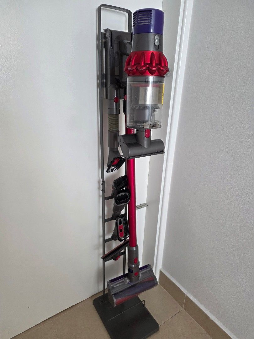 Dyson Cyclone V10 Fluffy Vacuum Cleaner with dok, TV & Home Appliances ...