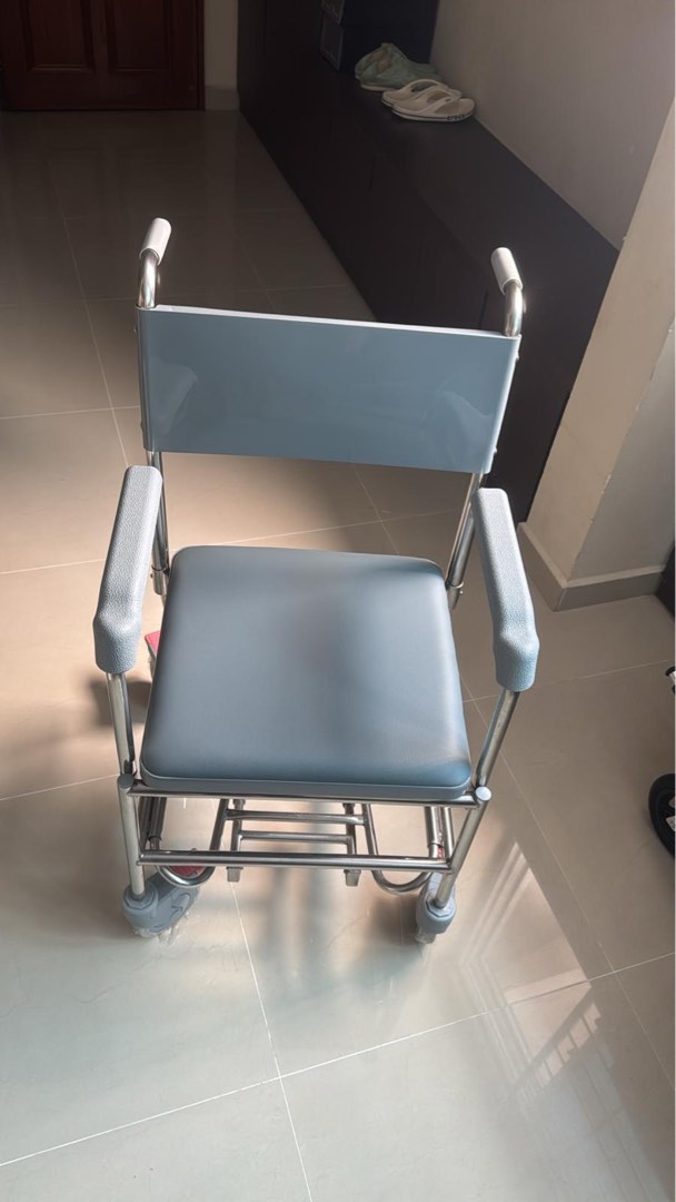 Lifeline Mobile Commode Chair with Wheels, Health & Nutrition ...
