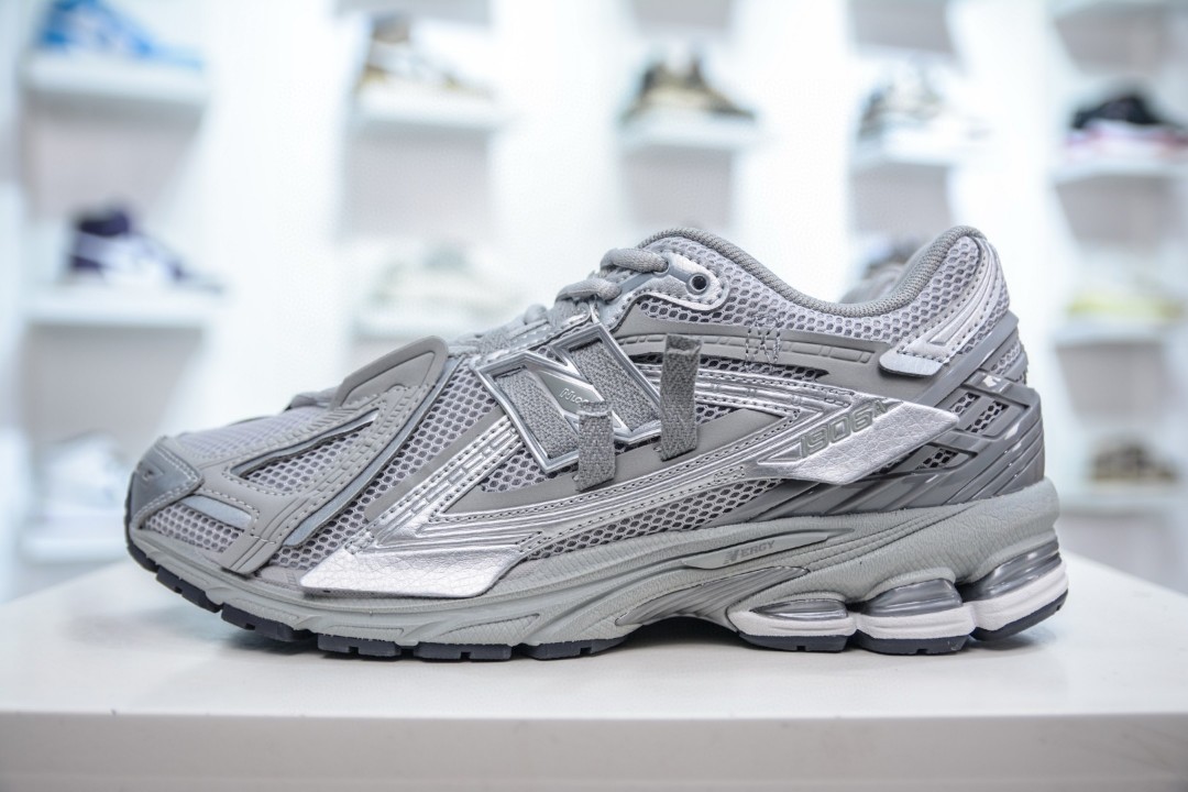 New Balance 1906R M1906AG, 男裝, 鞋, 波鞋 - Carousell