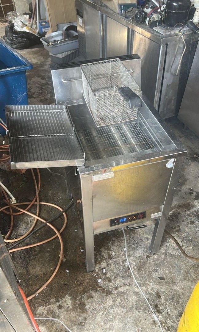 Rinnai deep fryer gas with safety valve RFA-227g, TV & Home Appliances, Kitchen Appliances ...