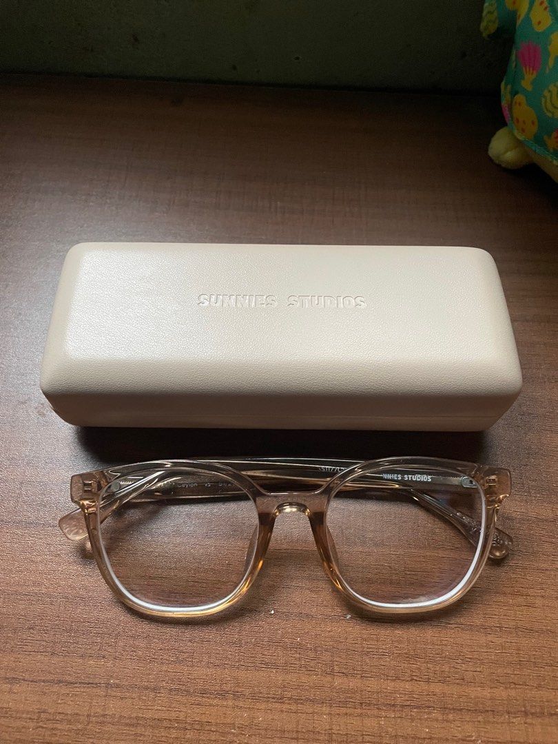 Sunnies Studios Vance, Women's Fashion, Watches & Accessories, Sunglasses & Eyewear on Carousell