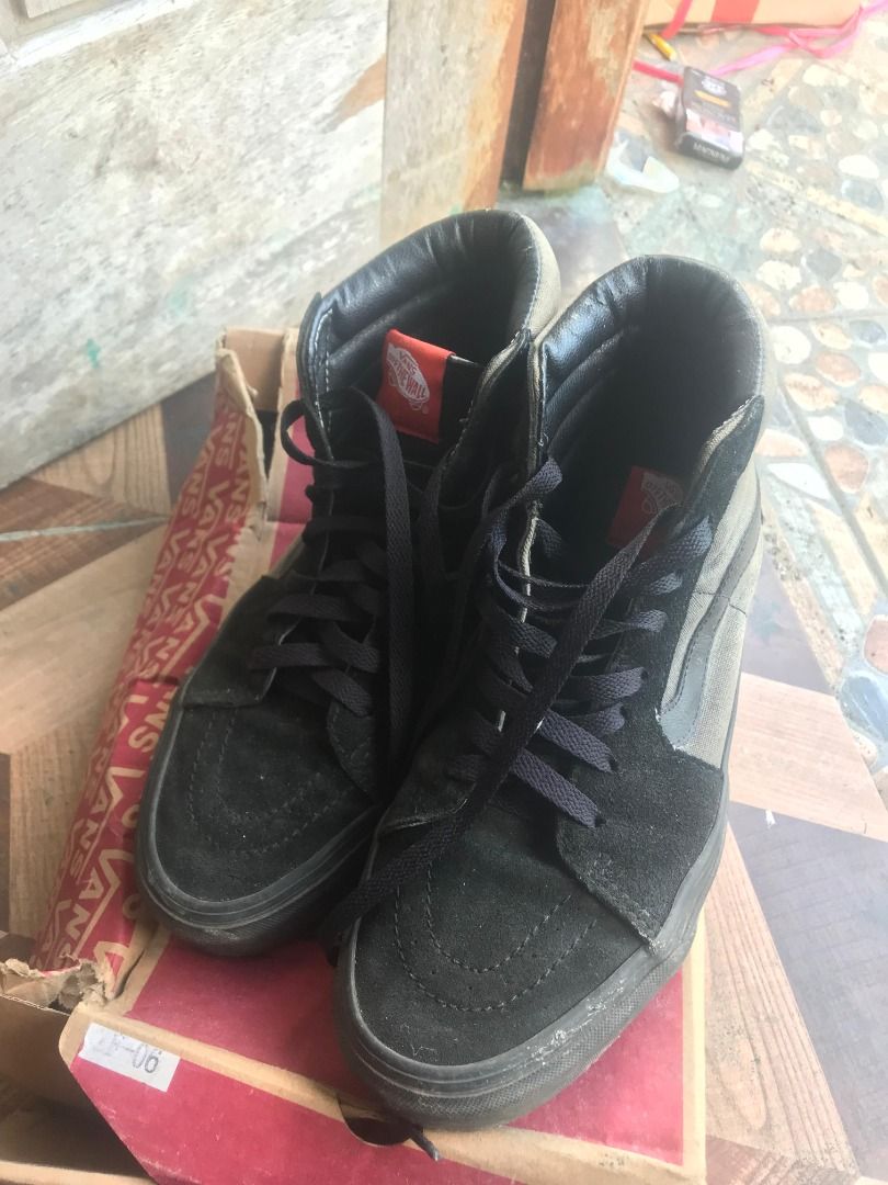 vans sk8 hi full black, Fesyen Pria, Sepatu , Lainnya di Carousell